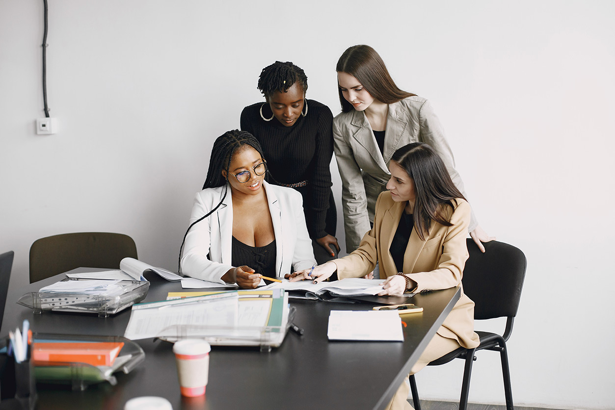 DIFFERENCES BETWEEN FEEDBACK AND CRITICISM - Wrightone